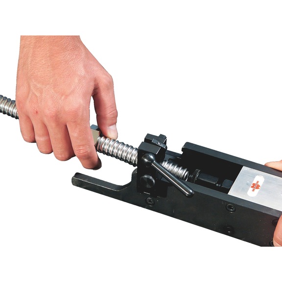 Outil à battre les collets pour tuyau inox annelé pour Professionnels ...