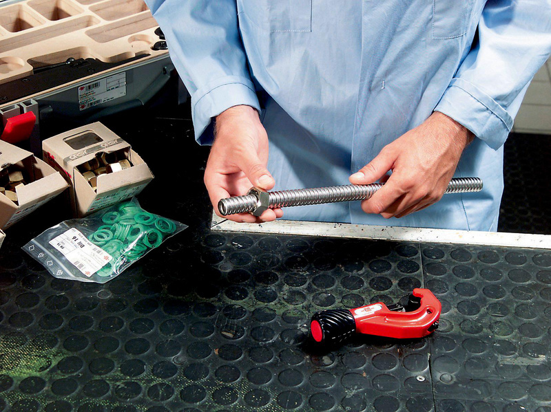 Outil à battre les collets pour tuyau inox annelé pour Professionnels ...